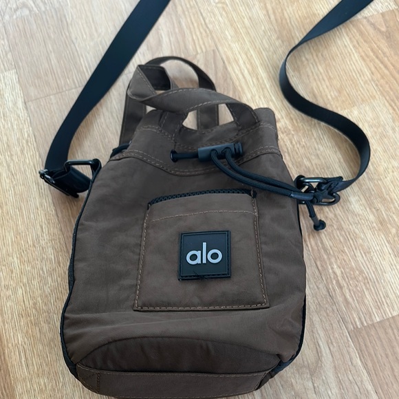 ALO Yoga | Bags | Alo Yoga Brown Belt Bag With Sporty Design Looks Like ...